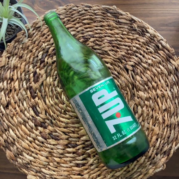 Vintage | Accents | 97s 7up Green Glass Bottle Foil Label Large 32 Oz ...